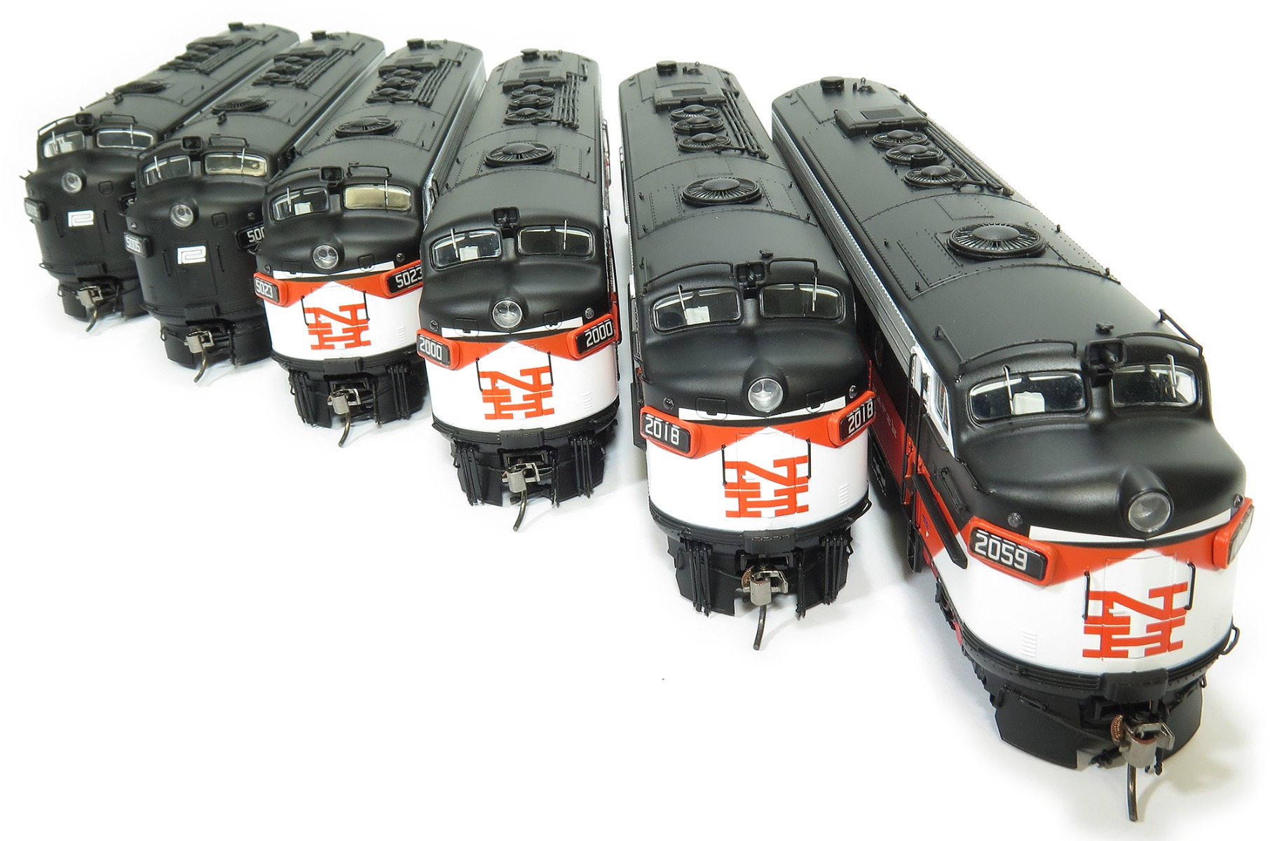 FL9 and rebuilt FL9 - Diesel Locomotives - HO scale - Rapido Trains Inc.