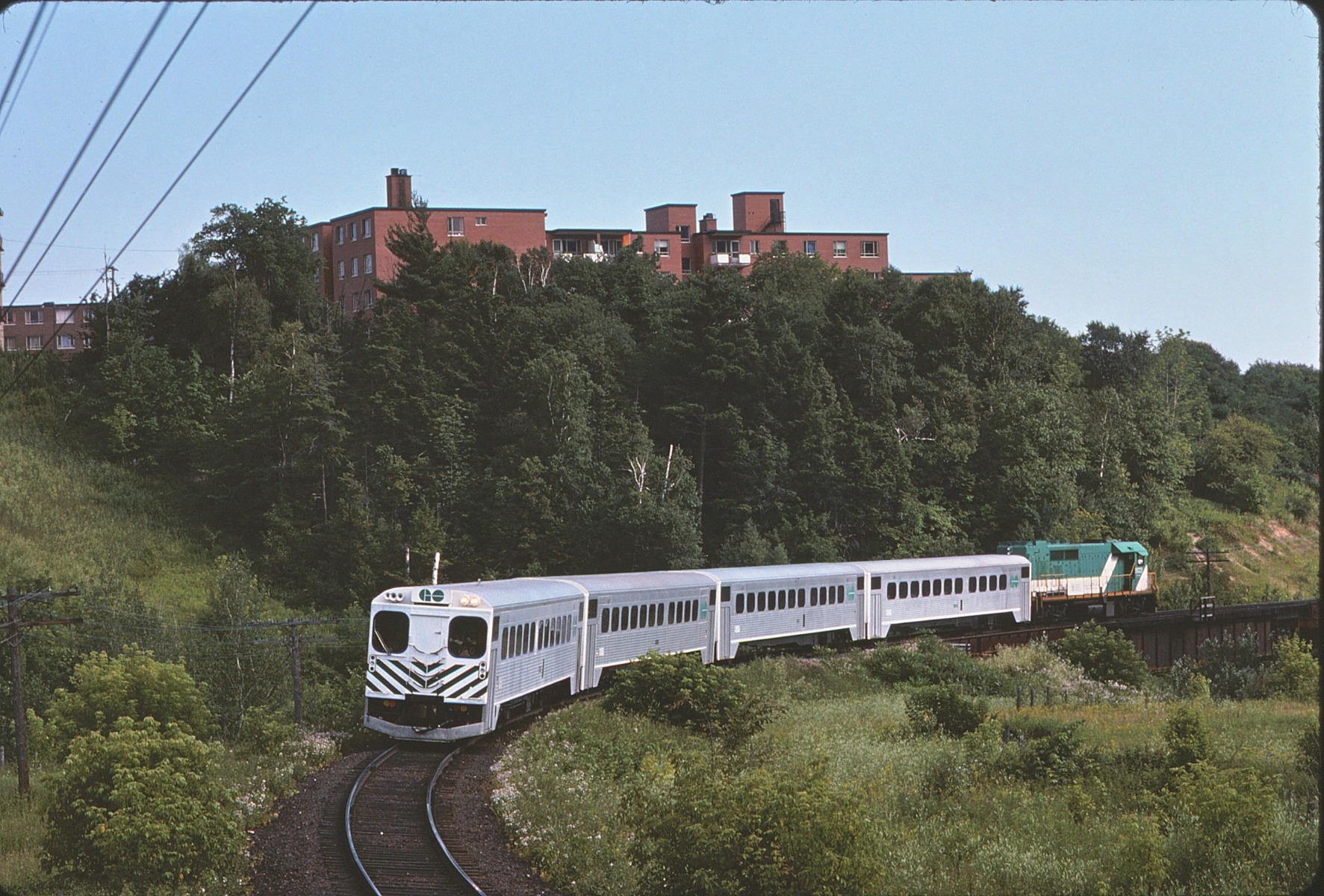 Single Level GO Cars - Passenger Cars - HO scale - Rapido Trains Inc.